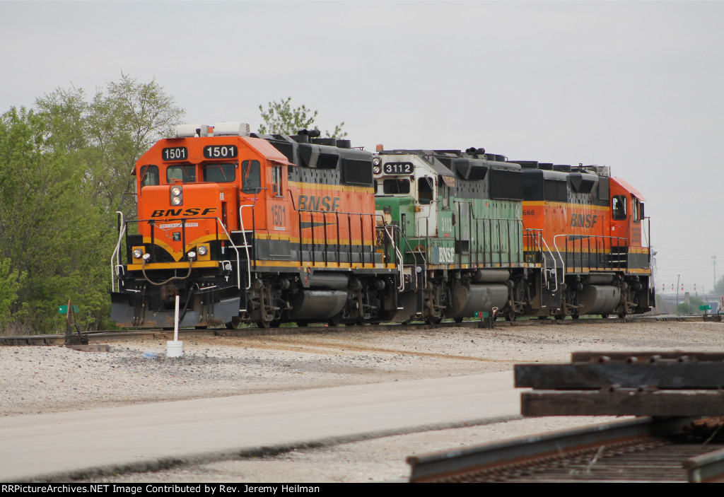 BNSF 1501 & others (6)